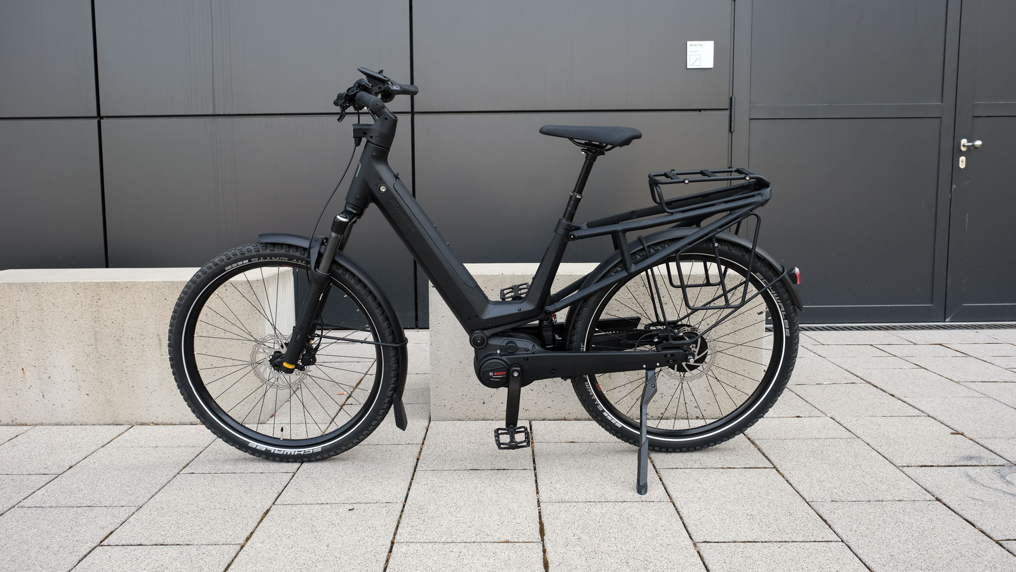 Moustache sort le grand J avec son nouveau vélo électrique polyvalent