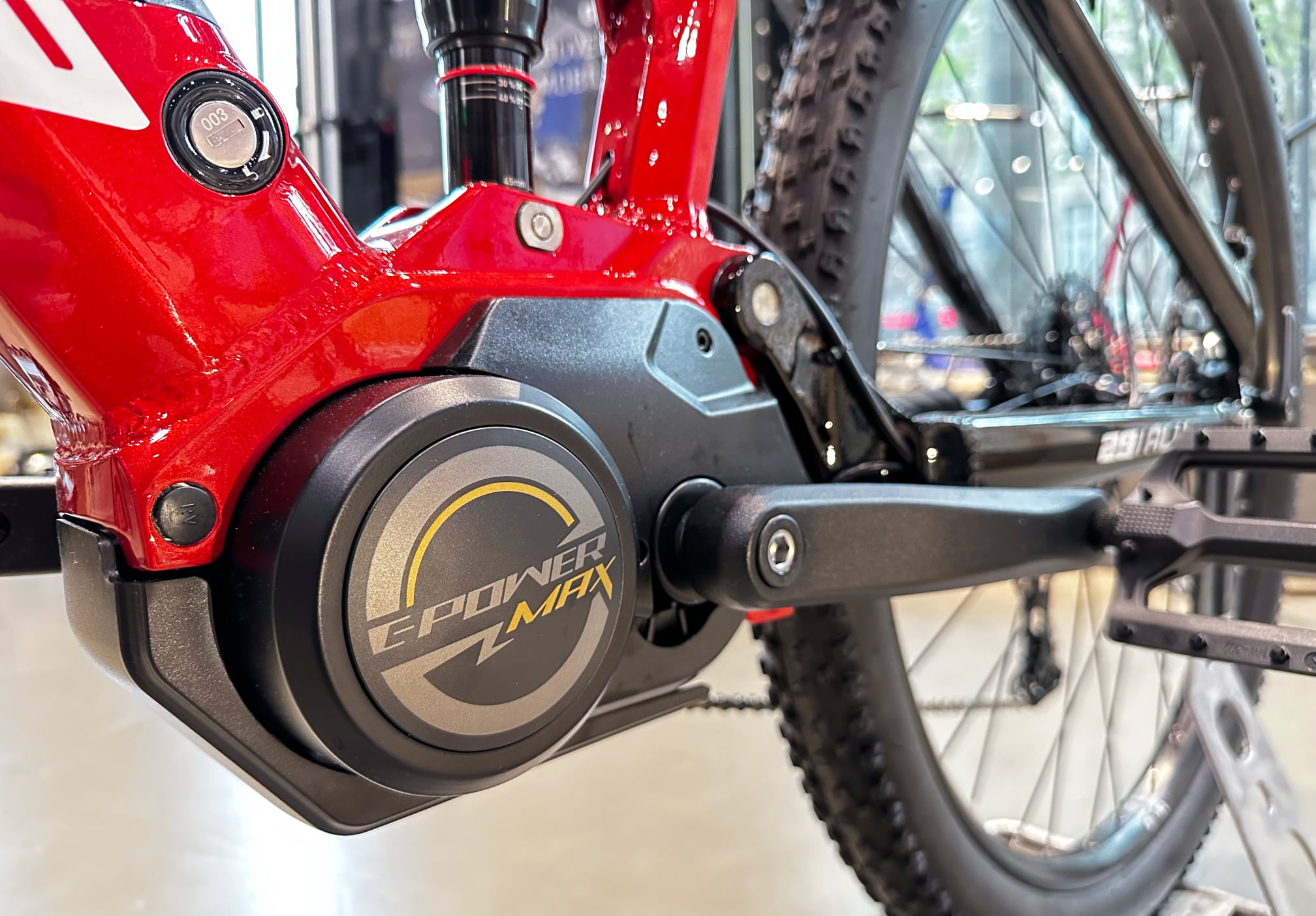 Nakamura E-Summit 950S : le premier VTT électrique tout suspendu d'Intersport