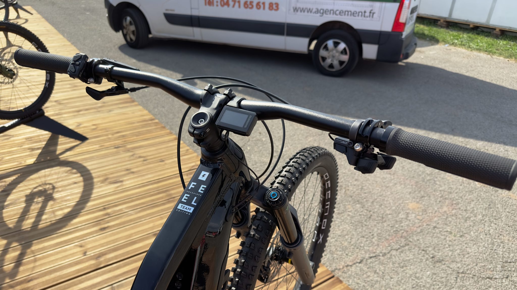 Decathlon présente ses VTT électriques premium E-FEEL