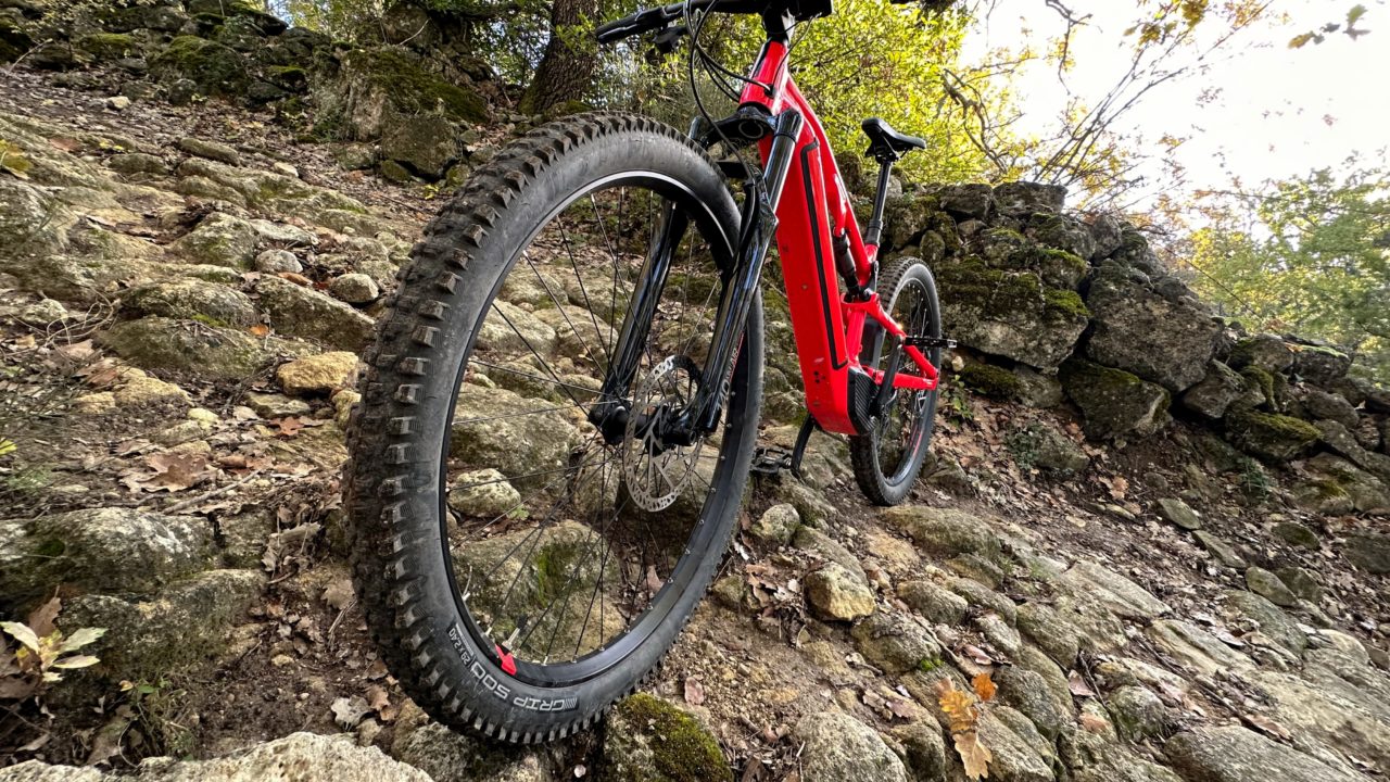 Test – Decathlon Rockrider E-EXPL 520 S, un VTT électrique tout ...