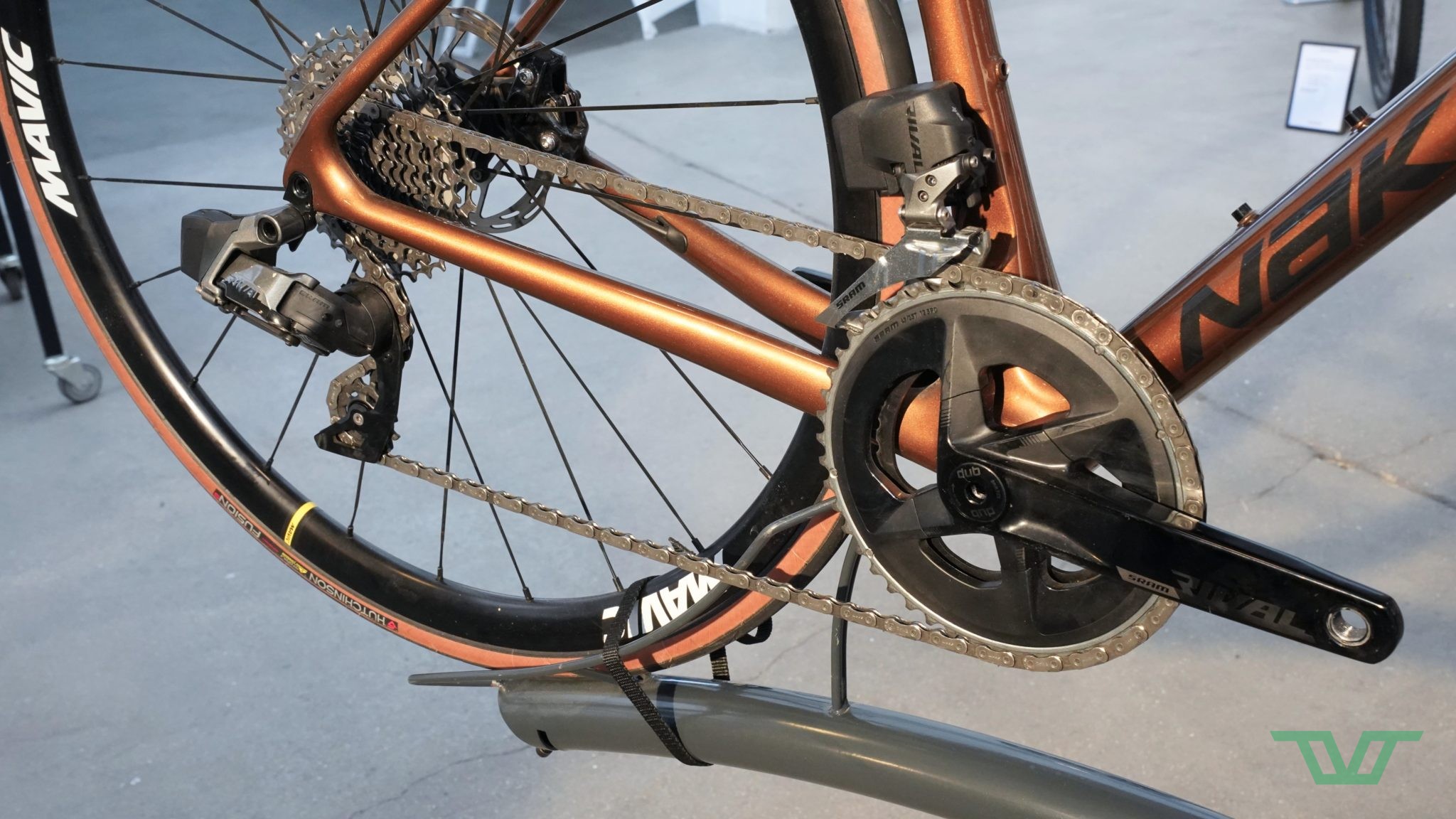 Nakamura Century Team : cadre en carbone et dérailleur électronique ...