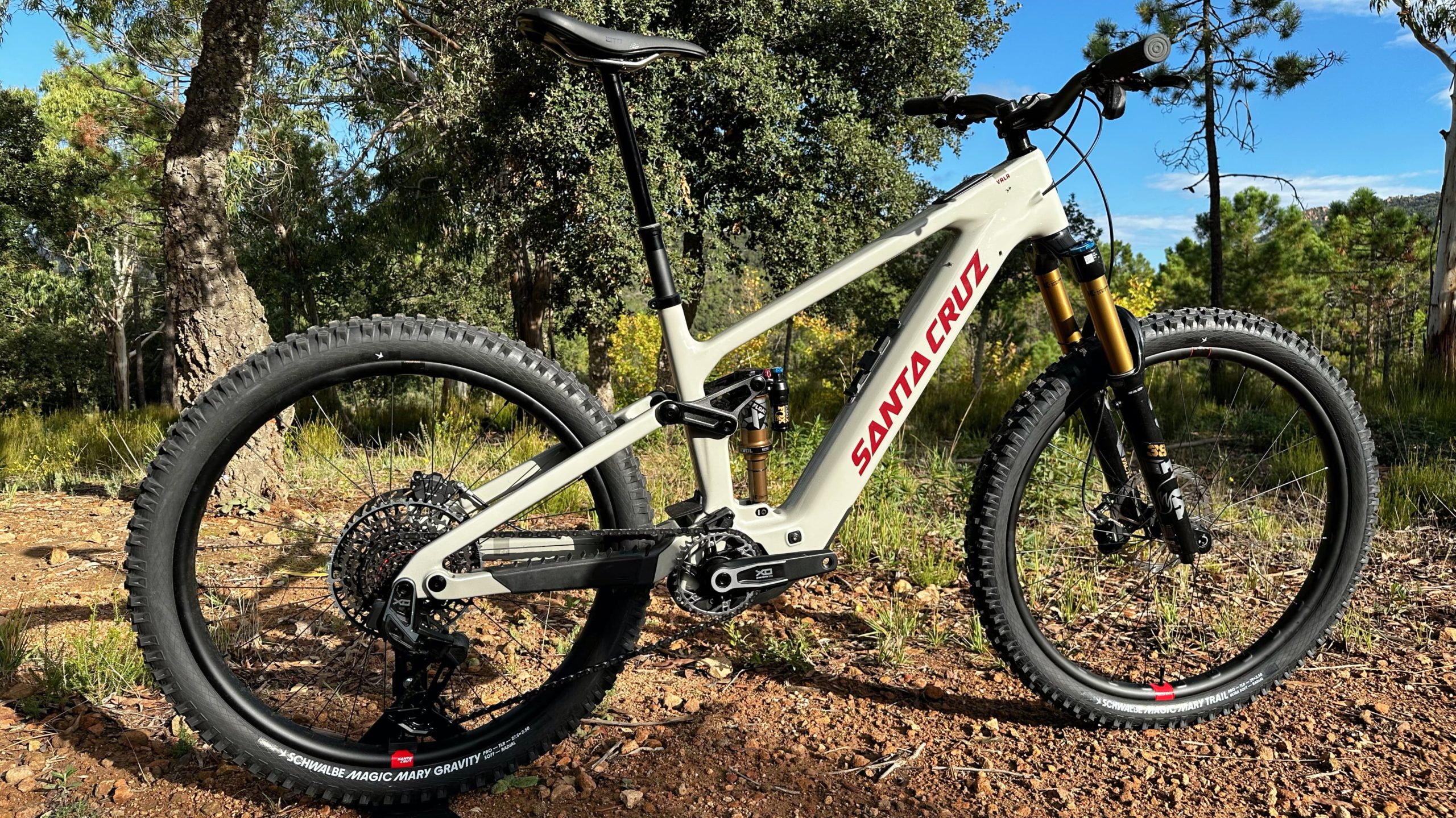 Santa Cruz Vala : un VTT électrique tout-suspendu en carbone très haut de gamme