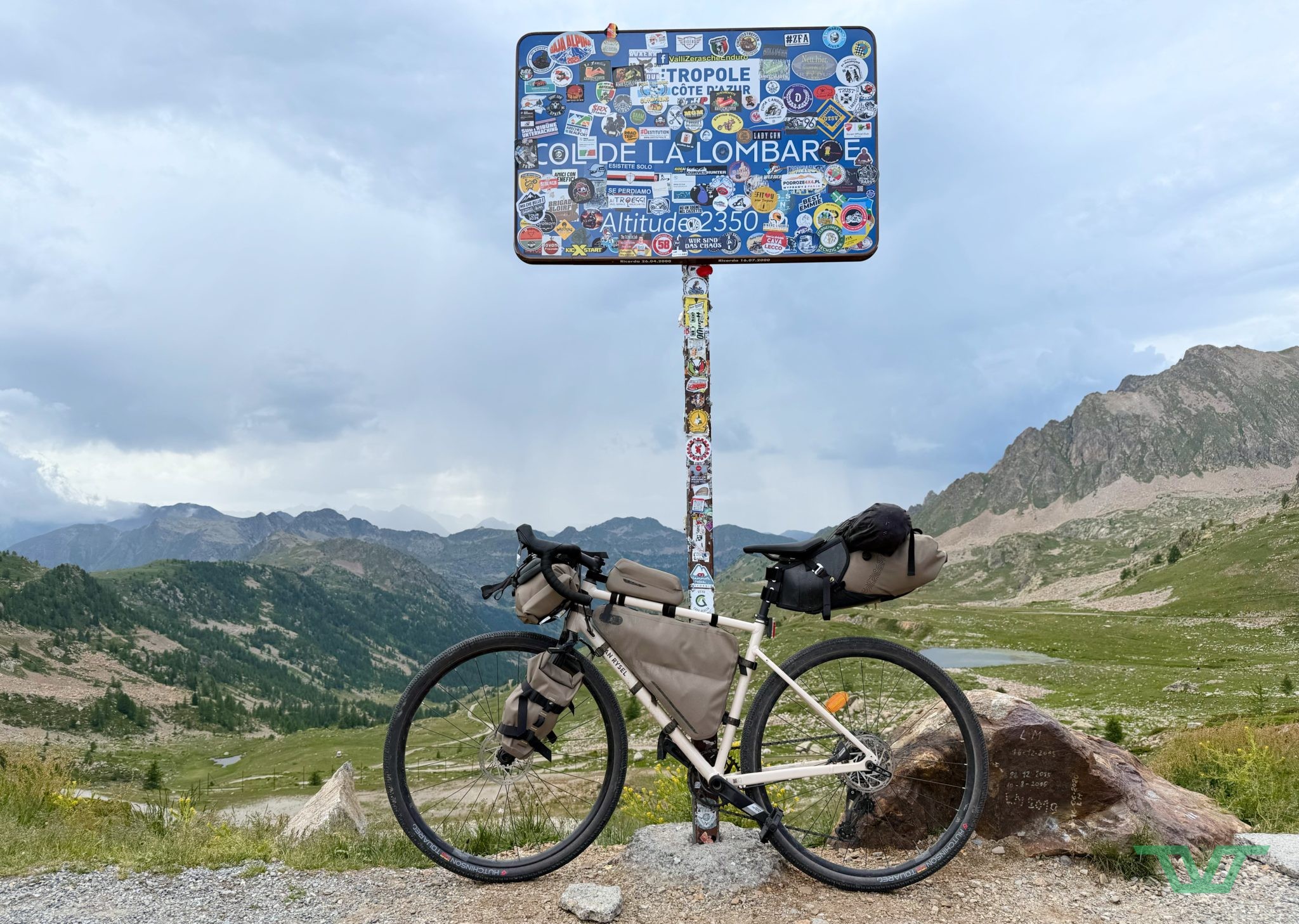 Test - Van Rysel GRVL AF Sram Apex 12v : un gravel bien équipé pour ...