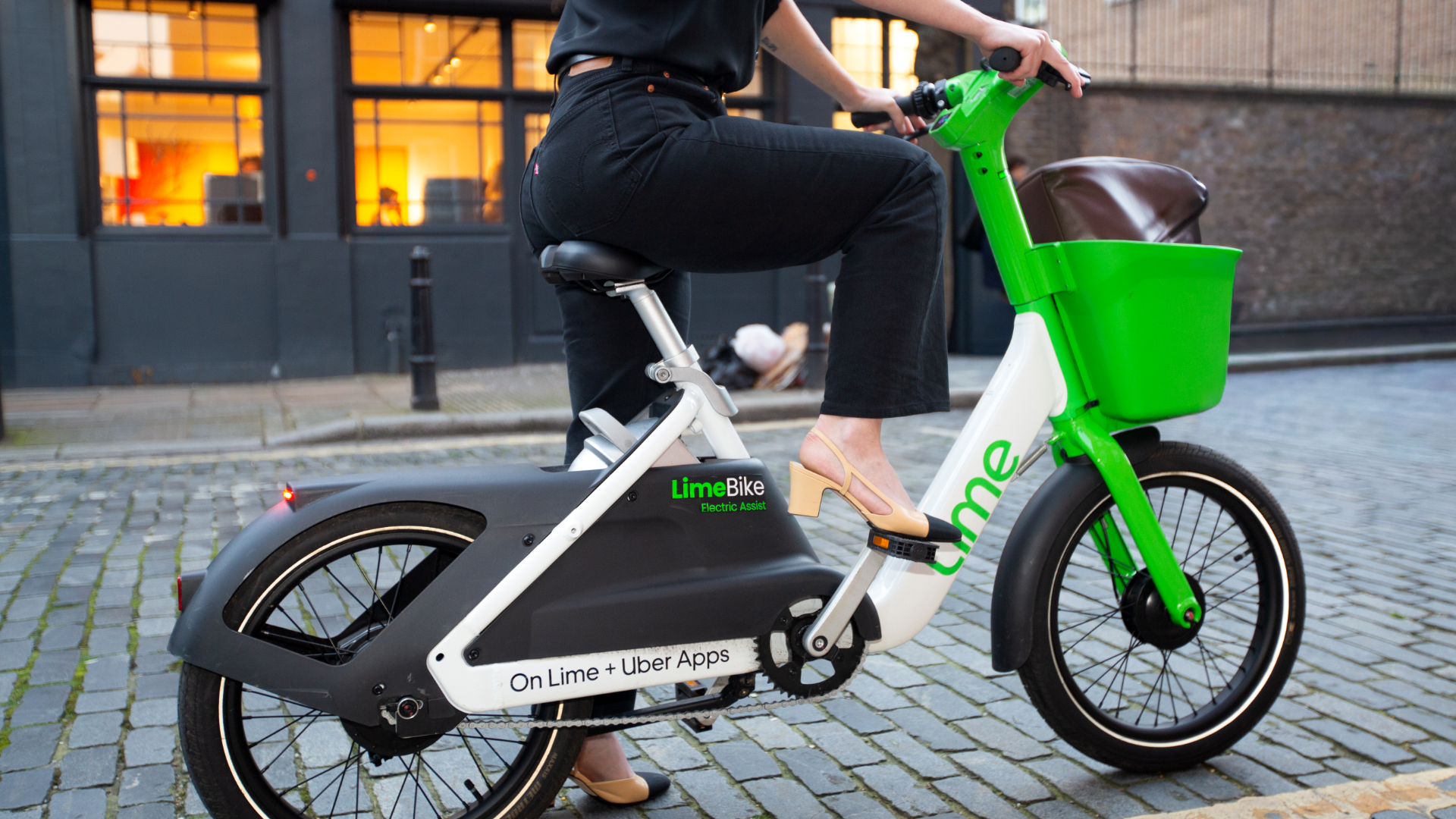 En Angleterre, les livreurs Deliveroo perdent leur passe-droit sur les ...